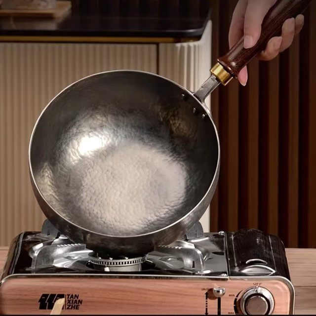 Zhangqiu handmade small iron pot, hot forged baby food pot, mini small ...