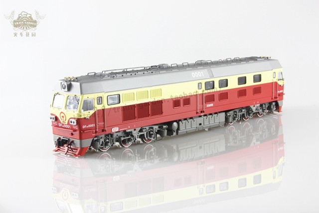 MTC 1/87 China Railway Dongfeng DF4D internal combustion locomotive ...