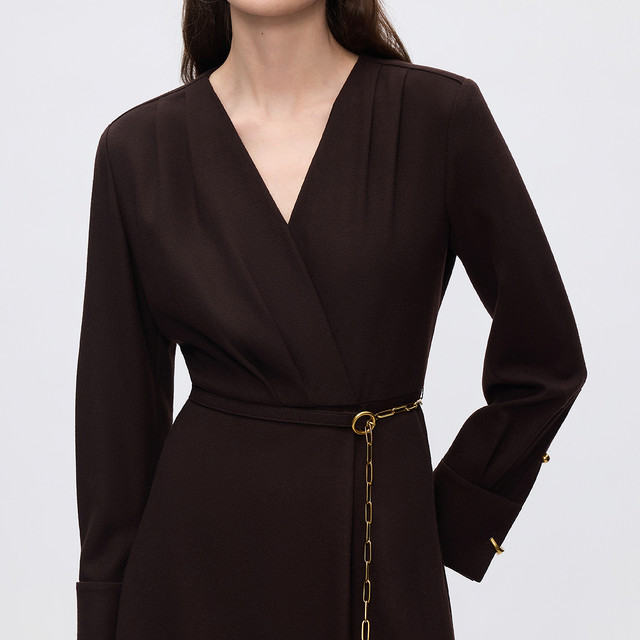 Langzi wool v-neck high-waisted A-line dress with high-end sense commuting 2025 winter new style