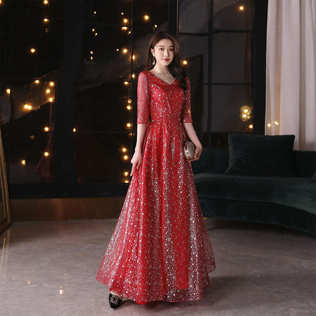 Red Starry Sky Chorus Performing the Girl Skirt Host Singing the ...