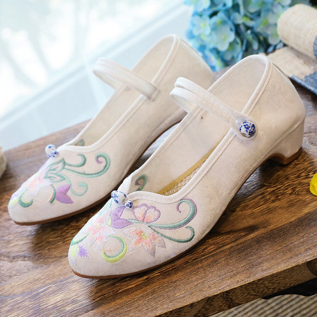 With cheongsam and Hanfu shoes, Chinese ethnic style retro spring and ...