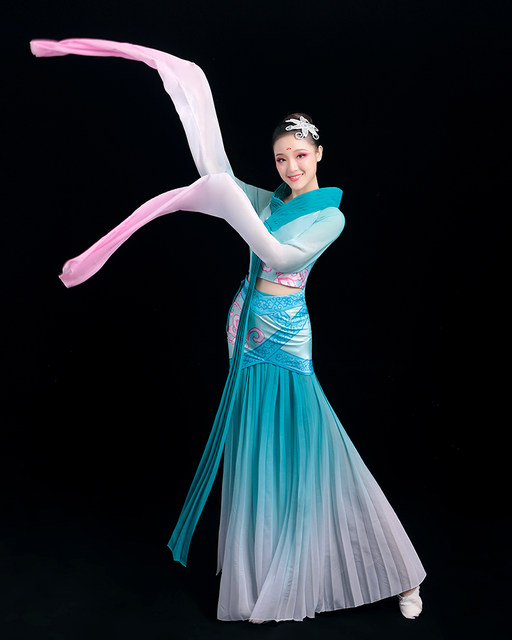Classical water sleeve performance costume original version of picking ...