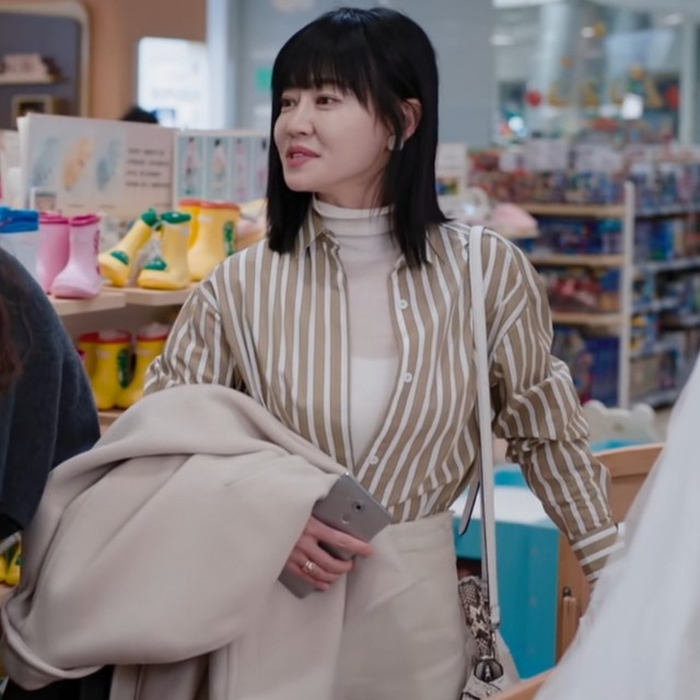 Original Rose Storm Tan Zhuo Xie Xie Lin's same shirt shirt, lapel striped long -sleeved shirt ...