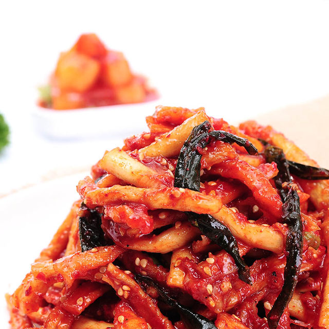 Three bites, one product Spicy and sour crispy dried radish kimchi ...
