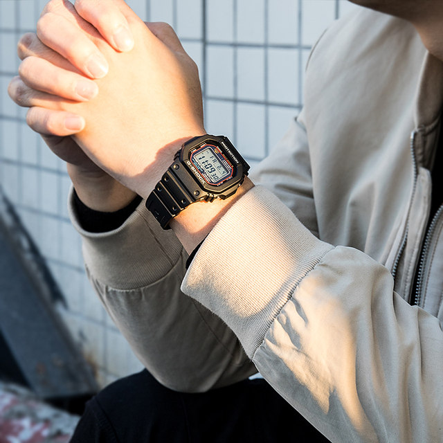 Casio small red circle small square six-game radio watch men's solar ...