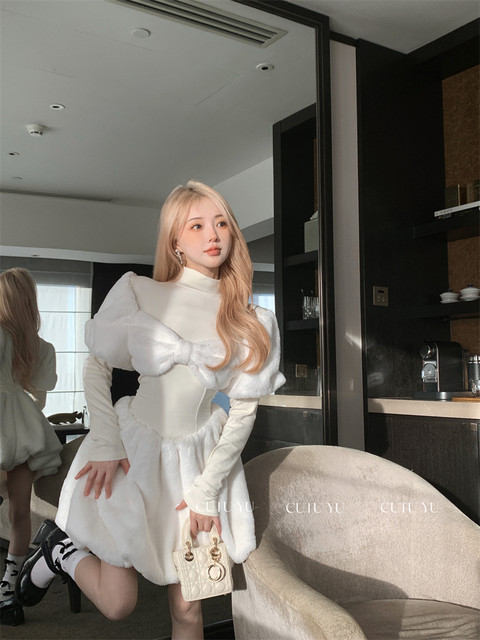 Sweet Soft Girl Deye stitching semi -high -necked plush princess dress in winter new waist base ...