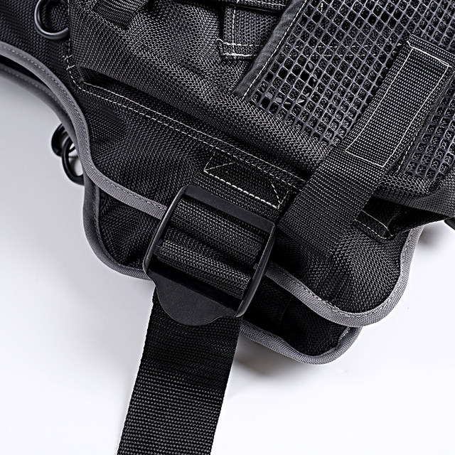 Luya's multifunctional buoyant fishing clothing vest is equipped with ...