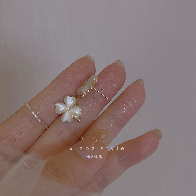 Sweet earrings for women in 2025 new trendy niche design small and ...