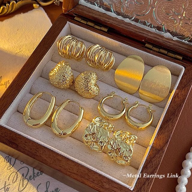 Retro Light Luxury Golden Port Wind Ear Women 2024 New Explosion High ...