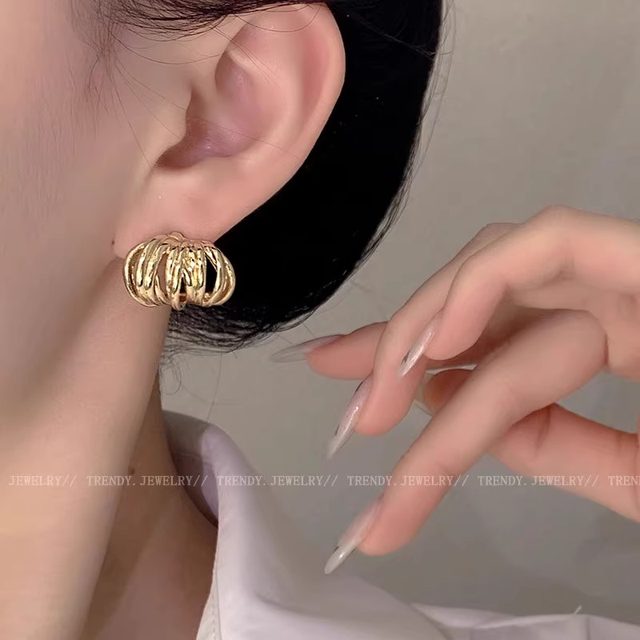 Retro Light Luxury Golden Port Wind Ear Women 2024 New Explosion High ...