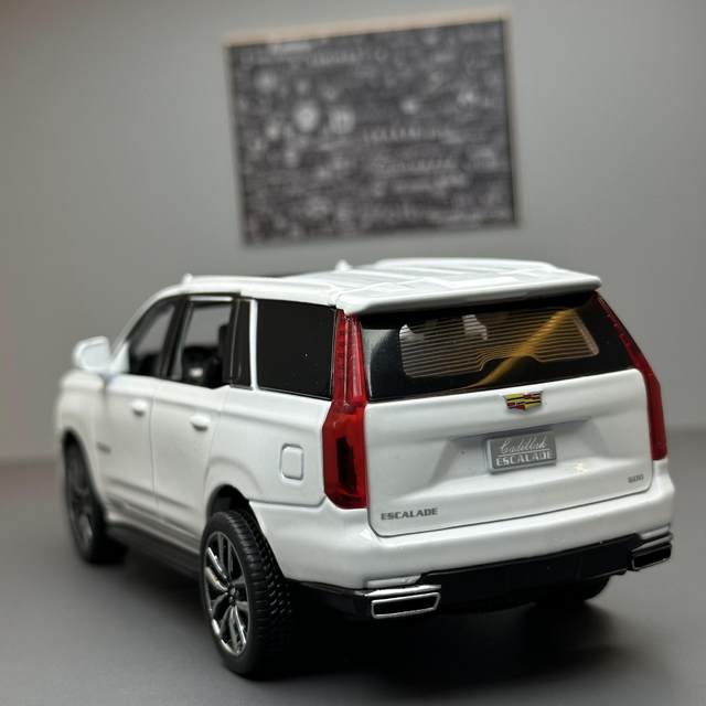 Trendy alloy car model 1:32 Escalade simulation collection ornaments ...