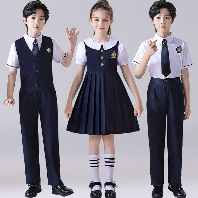 Children's collective patriotic recitation of red songs, chorus ...