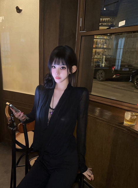 Eva Junjun Jiang hot girl sexy v low cross collar long sleeve lace fake two-piece T-shirt women ...