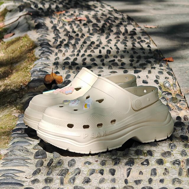 Peak-shaped extreme hole shoes women's cheese shoes summer outdoor ...