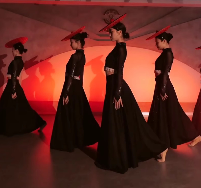 Dai dance clothing peacock dance flower waist big swing practice skirt ...