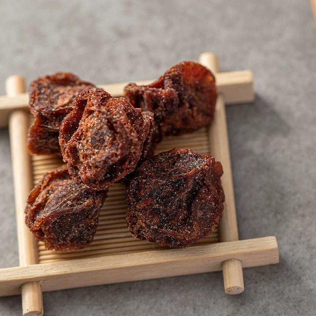 Xiaomeiwu six-flavored dried plums 80g salted sweet and sour dried ...