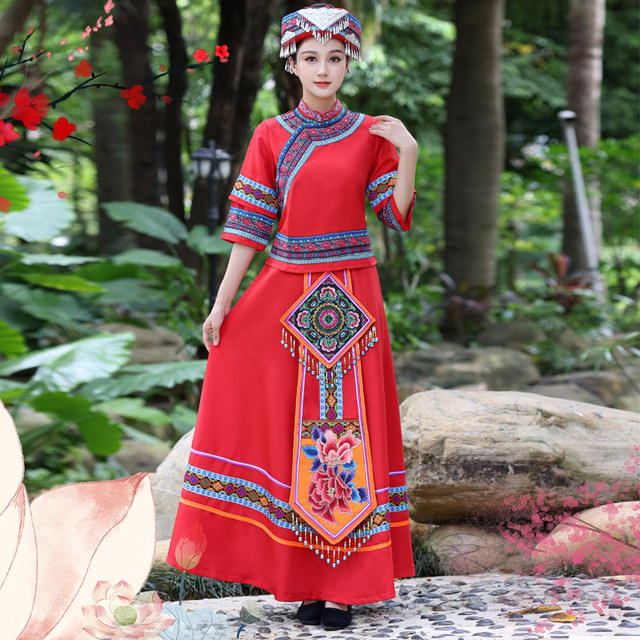 Zhuang costumes for women adults Guangxi Zhuang costumes March 3rd ...