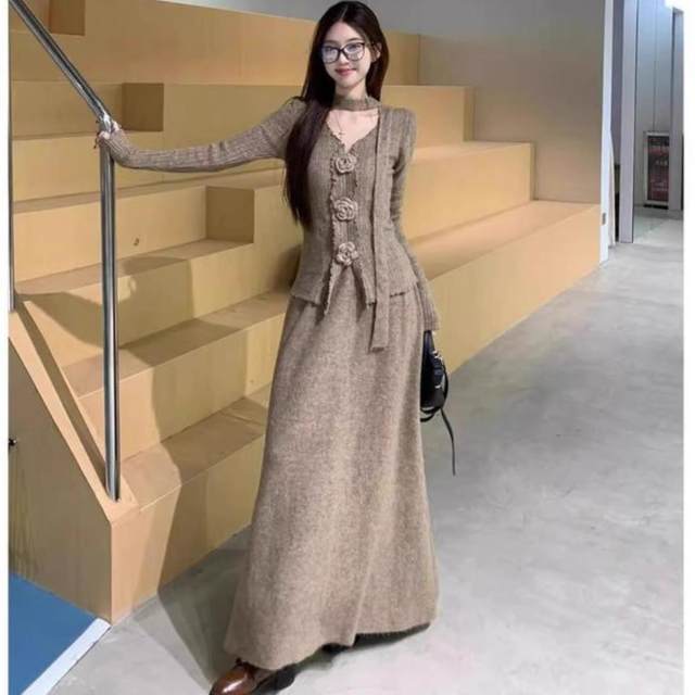 Three-dimensional flower V-neck streamer long sleeve sweater high waist ...