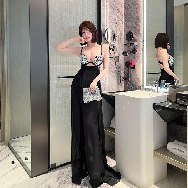 Runway draft stage anchor live broadcast night girl work clothes sexy deep v