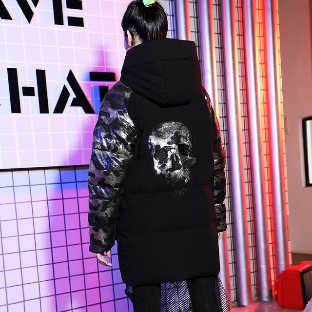 European and American winter clothing trendy brands show STARTUP shiny ...