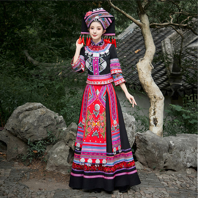 Guangxi Zhuang and Miao women's embroidered adult long sling skirt ...