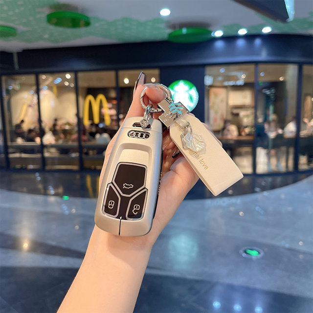 Suitable for Audi's new A4L Q7 Q5L A5 A8L A7 car key cover keychain ...