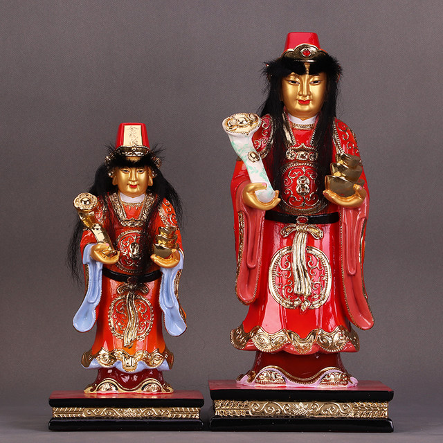 The statue of Qian Bo is dedicated to the Yin God and the God of Wealth ...