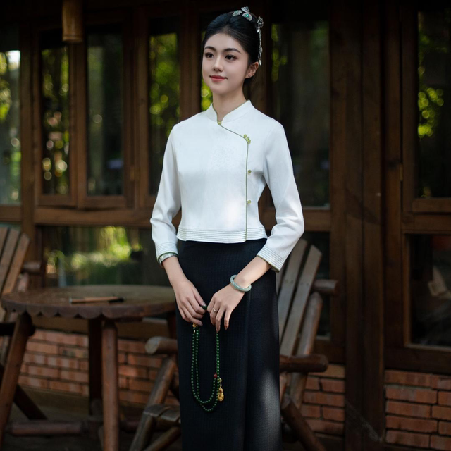 Xishuangbanna ethnic costumes Dai style dressing and temperament women ...