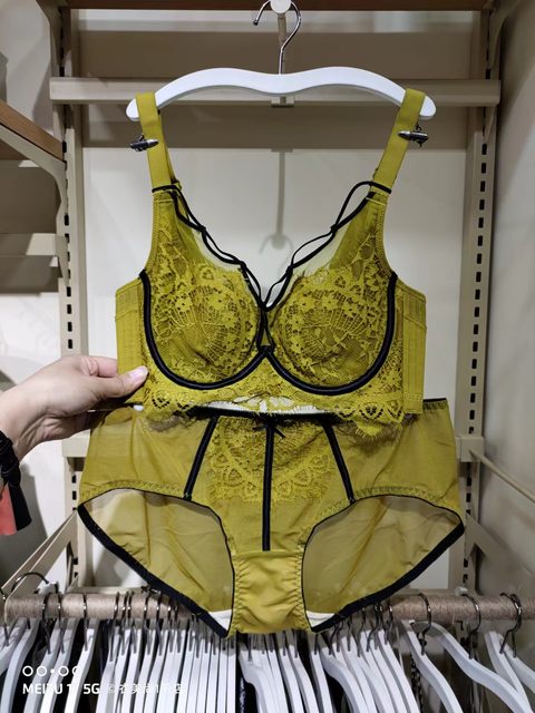 Contrast color retro maintenance C cup gathering adjustment support ...