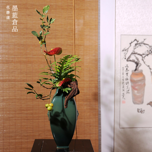Ohara-ryu literati style vase, Japanese lion-faced flower arrangement ...