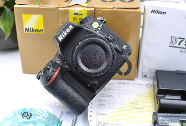 98 New Nikon D750 D700 D800 D610 student high-definition full-frame SLR cost-effective second ...