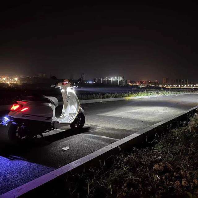 VESPA Spring Sprint 150 GTS special spotlight without damage ...