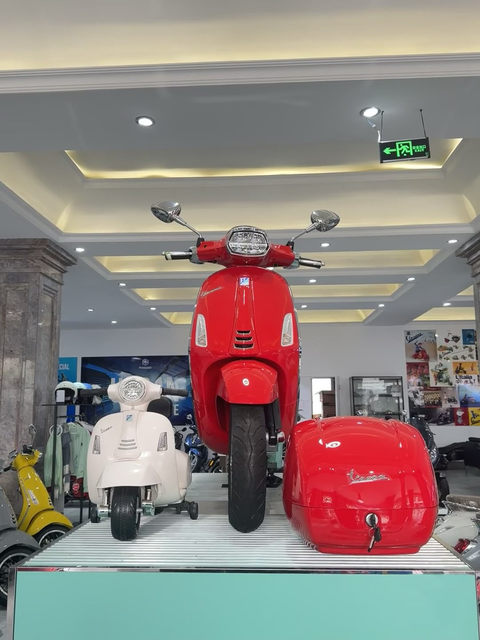 vespa spring sprint 150 original trunk Piaggio GTS GTV 300 brand new ...
