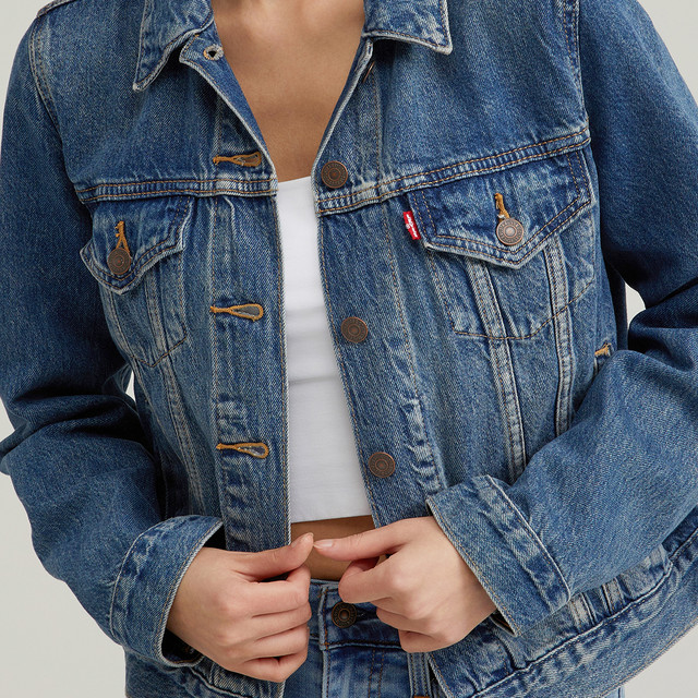 The same style as Levi's women's American casual blue lapel denim ...