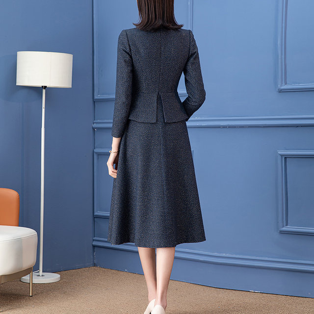 Xiaoxiangfeng fake two dresses in autumn and winter women's 2024 new ...