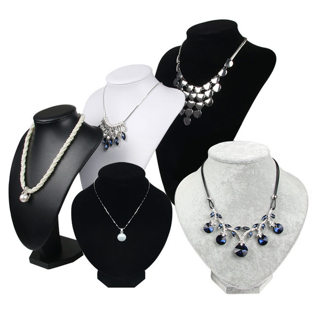 Jewelry model window Portrait neck model jewelry showcase shows the ...