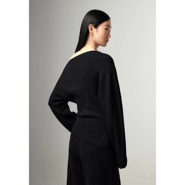 Studio 'Lomante Girl' slightly fat mm gentle slanted neck off-shoulder ...