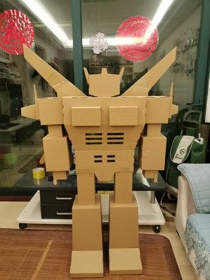 Kindergarten handmade robot carton materials Children can wear mech ...