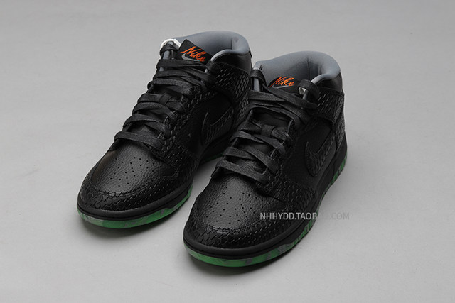 Cow coax Nike Dunk Mid Premium Black Green in the Black Green in the ...
