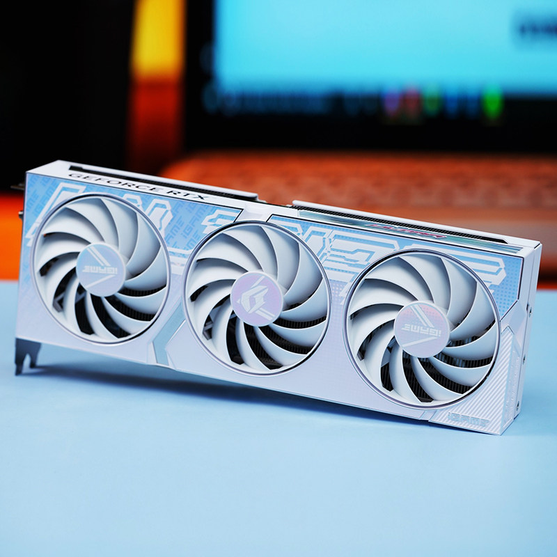 Tarjeta Gráfica Colorful RTX 4060 - 8GB GDDR6 - Blanca