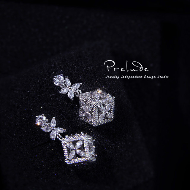 Prelude high-end four-leaf clover retro small Rubik's cube earrings ...