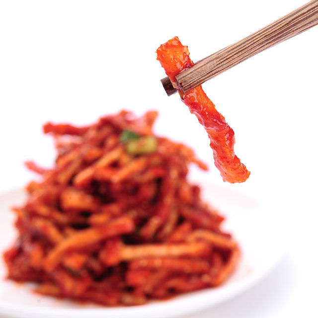 Three bites, one product Spicy and sour crispy dried radish kimchi ...