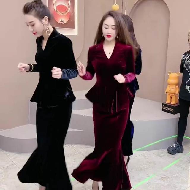 Elegant and fashionable high-end velvet two-piece set for women's ...