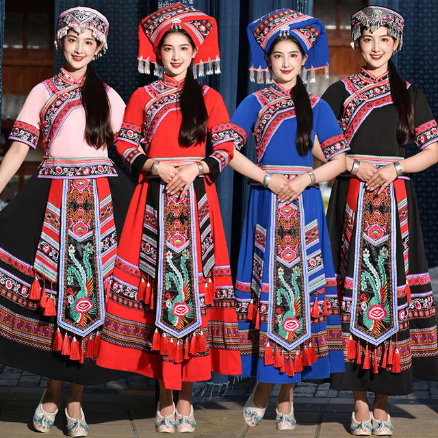 Guangxi Zhuang tribe March three clothing adult Nanning ethnic minority ...
