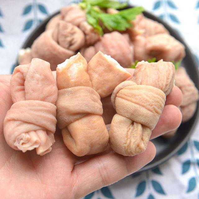 Fresh pork intestine fat intestine knitting skewers commercial skewers ...