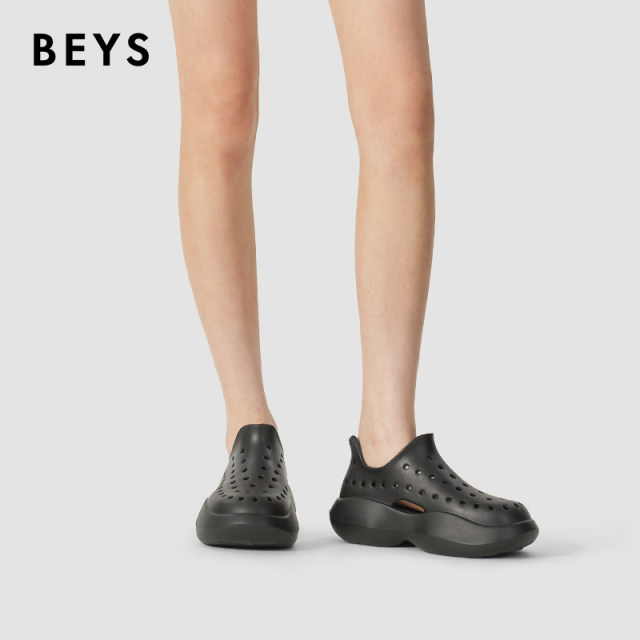 BEYS hole shoes for women 2025 new one-foot thick sole heightened ...