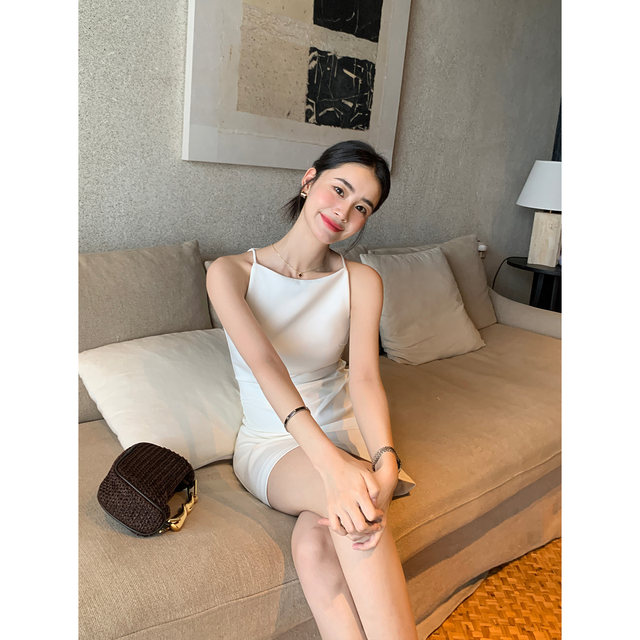 Maven Lin simple and elegant right-angle shoulder small dress with one ...
