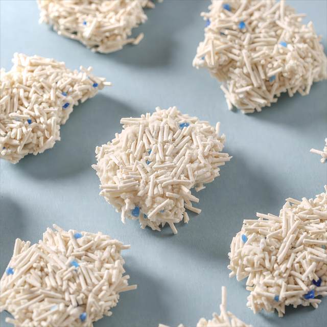 Weiyou cat litter deodorizes and can be flushed into the toilet in seconds, clumping dust-free ...