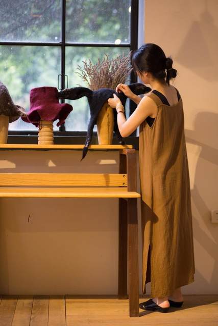 Big and clumsy dresses can be worn on the bottom and inside or outside ...