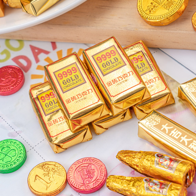 Birthday cake decoration, cocoa fat chocolate gold bars gold coin ingot ...